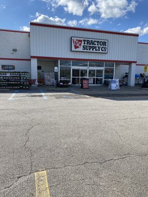 TRACTOR SUPPLY - Updated December 2025 - 3768 Pearl Rd, Medina, Ohio ...