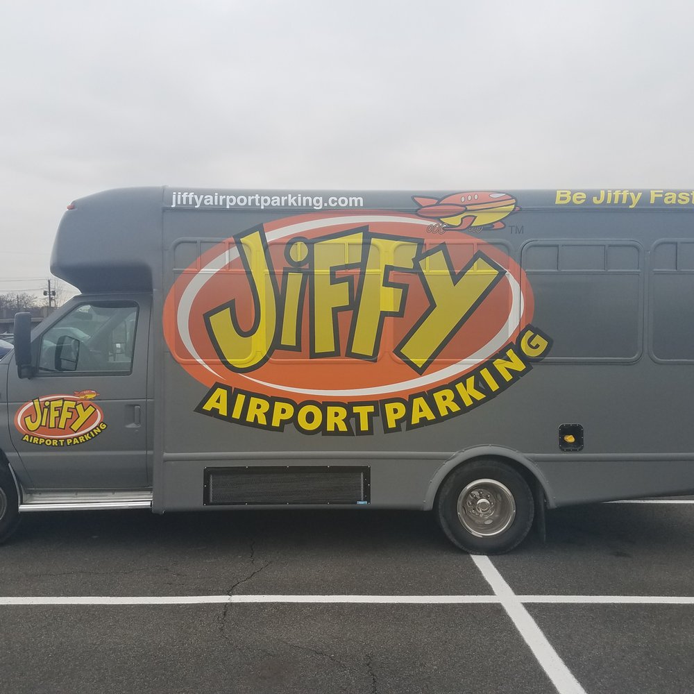 Jiffyairportparkinglotentrance Jiffy Airport Parking Tailgating
