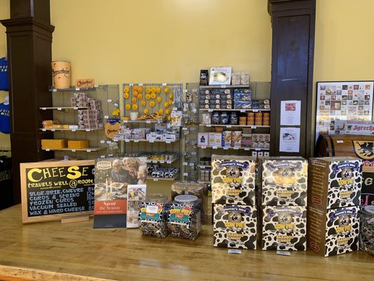 WISCONSIN CHEESE MART - 357 Photos & 197 Reviews - 215 W Highland Ave ...