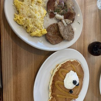 SLEEPY BEE CAFE - BLUE ASH - Updated October 2025 - 454 Photos & 655 ...