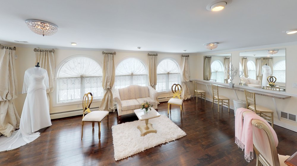 MEADOWBROOK ESTATE - Updated September 2025 - 68 Photos - 242 W Rd ...