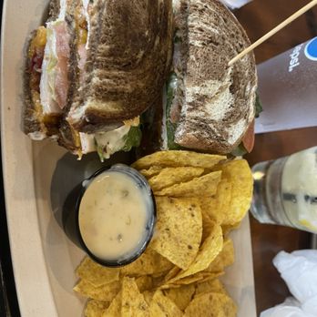 BEERHEAD BAR & EATERY - Updated December 2025 - 213 Photos & 122 ...