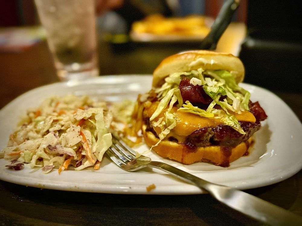 RED ROBIN GOURMET BURGERS AND BREWS - Updated December 2025 - 351 ...