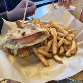 THE HOLIDAY BAR - Updated January 2026 - 146 Photos & 118 Reviews - 801 ...