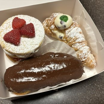 CALANDRA’S ITALIAN & FRENCH BAKERY - Updated July 2024 - 241 Photos ...