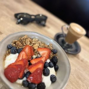 DE CLIEU - Updated June 2025 - 10 Photos - 2235 Soapstone Dr, Reston ...