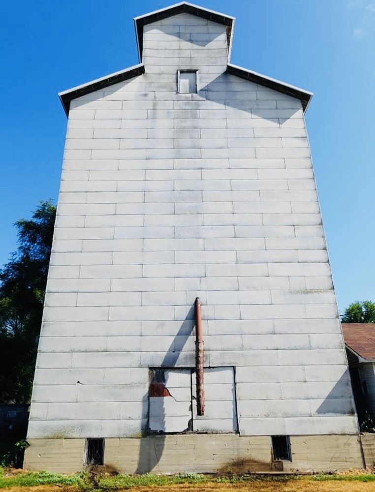 SHERIDAN ELEVATOR - Updated January 2025 - 12 Photos - 215 N Robinson ...