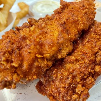 PRETTY BIRD HOT CHICKEN - SUGARHOUSE - Updated May 2024 - 269 Photos ...