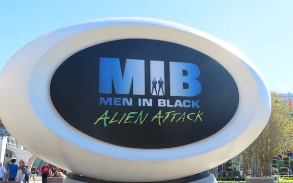 MEN IN BLACK ALIEN ATTACK - 230 Photos & 125 Reviews - 1000 Universal ...