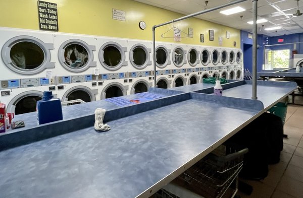 CORNER LAUNDROMAT - Updated October 2025 - 42 Photos & 13 Reviews - 738 ...