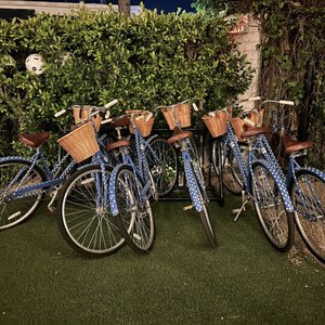 BAR ISSI - Updated June 2025 - 106 Photos & 46 Reviews - 414 N Palm ...