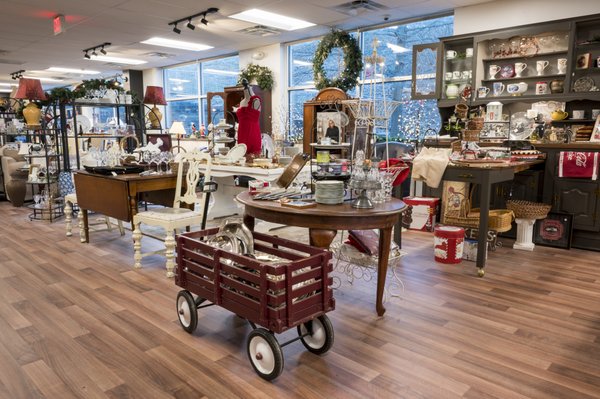 THE WHITE RABBIT THRIFT BOUTIQUE - Updated January 2026 - 555 S Center ...