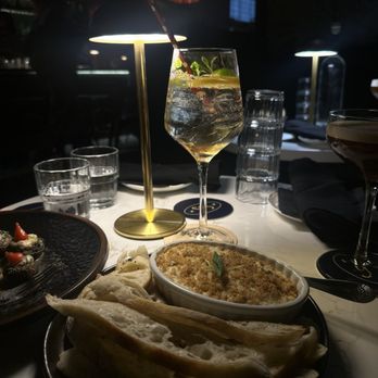 THE GUISINGER - Updated January 2026 - 32 Photos - 1 E Mountain St ...