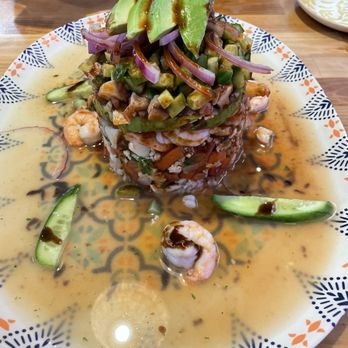 FOUR TUNAS FISH & BAR - OCEANSIDE - Updated September 2024 - 111 Photos ...