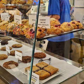 9BAR HNL - Updated June 2025 - 1260 Photos & 456 Reviews - 685 Auahi St ...