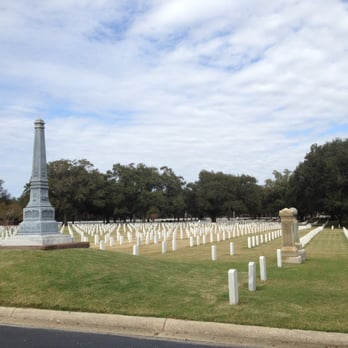 FORT BARRANCAS NATIONAL CEMETERY - Updated August 2025 - 11 Photos ...
