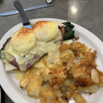 LANDMARK FAMILY RESTAURANT - Updated April 2025 - 143 Photos & 104 ...