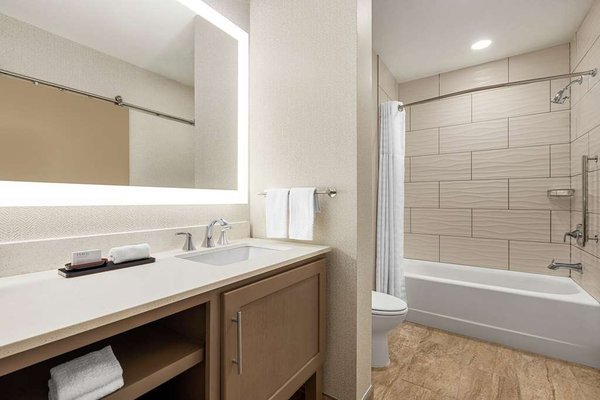 EMBASSY SUITES BY HILTON ROUND ROCK 【46 Photos & 19 Reviews】 270 Bass ...
