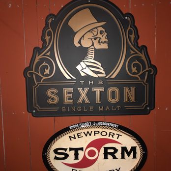 THE FASTNET PUB - Updated July 2025 - 104 Photos & 231 Reviews - 1 ...