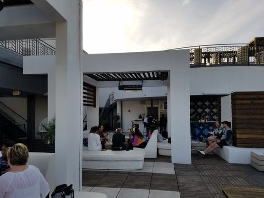 77 DEGREES ROOFTOP - 142 Photos & 155 Reviews - Cocktail Bars - 11500 ...