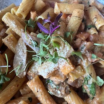 TOM TOM - Updated July 2024 - 1354 Photos & 1063 Reviews - 8932 Santa ...