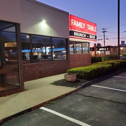 FAMILY TABLE - Updated November 2025 - 69 Photos & 80 Reviews - 545 SW ...