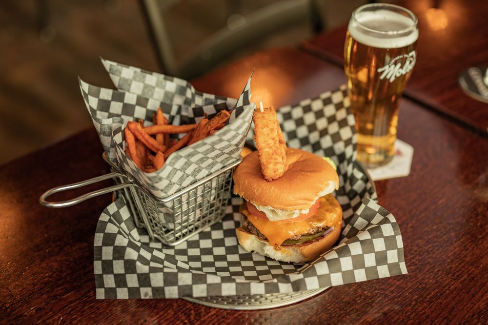 THE DUKE PUB & GRILL - Updated May 2026 - 10 Photos - 132 Columbia ...