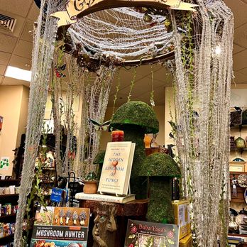 BOOKMANS ENTERTAINMENT EXCHANGE - Updated October 2024 - 144 Photos ...