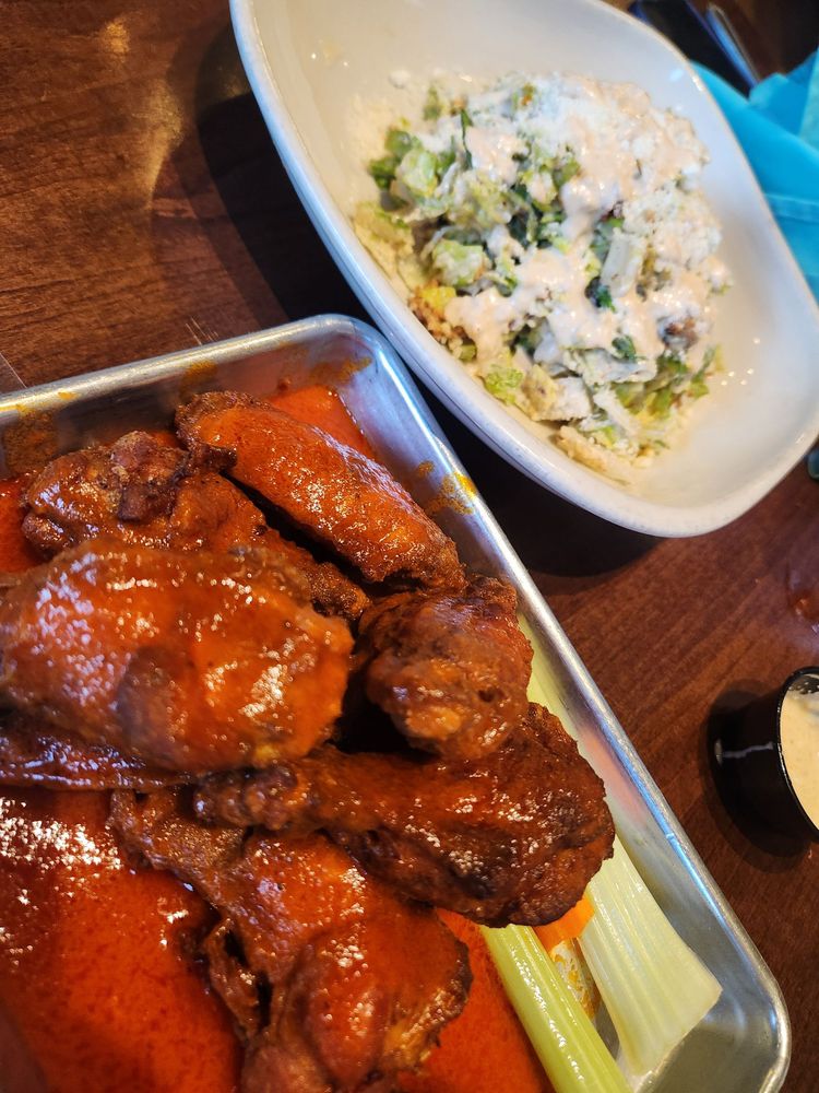 BEACON HOTEL RESTAURANT & LOUNGE - Updated August 2025 - 86 Photos ...