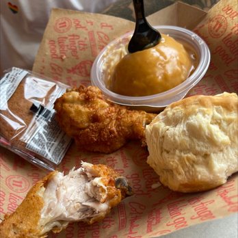 KFC - Updated October 2025 - 11 Photos & 22 Reviews - 45 Salem Tpke ...