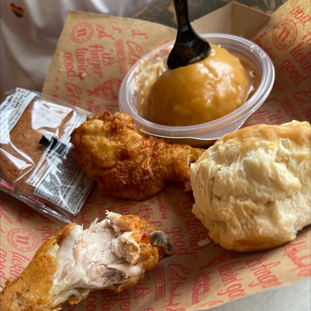 KFC - Updated October 2025 - 11 Photos & 22 Reviews - 45 Salem Tpke ...