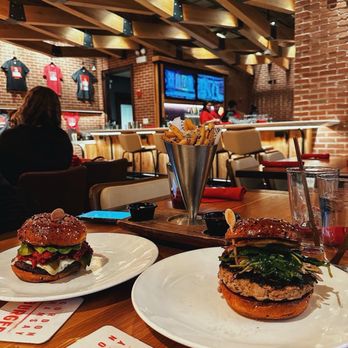 GORDON RAMSAY BURGER - Updated May 2024 - 993 Photos & 544 Reviews - 2 ...