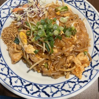 SISTERS THAI KITCHEN - Updated January 2025 - 160 Photos & 141 Reviews ...