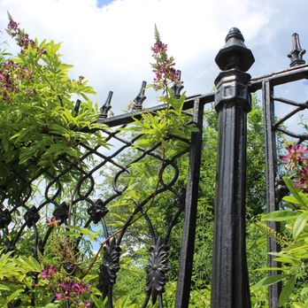 WRAGG SQUARE - Updated October 2025 - 88 Photos - 342 Meeting St ...