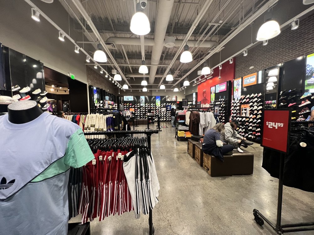 FOOT LOCKER - Updated April 2026 - 28 Photos & 31 Reviews - 3030 Plaza ...