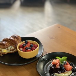 QUEEN BEE CAFE - Updated December 2025 - 143 Photos & 86 Reviews - 8805 ...