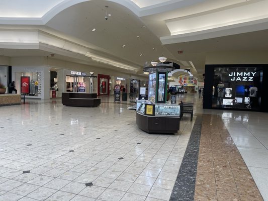 OAKLAND MALL - Updated March 2025 - 19 Photos - 412 W 14 Mile Rd, Troy ...