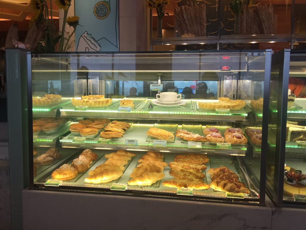 BAKERY - Updated December 2024 - Maxims Genting Hotel Lobby, Genting ...
