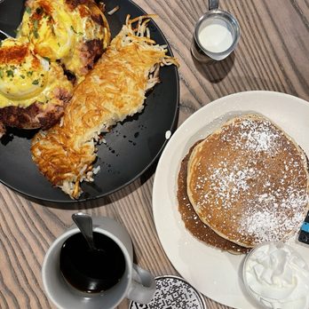 CRUMBS BREAKFAST, LUNCH & BAR - Updated November 2024 - 1702 Photos ...