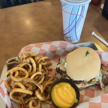 NISKERS CHAR-GRILL & SLAP SHOT HOCKEY BAR - Updated December 2025 - 216 ...