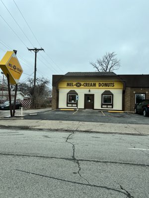 MEL-O-CREAM DONUTS - Updated January 2026 - 11 Photos & 11 Reviews ...