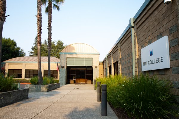 CAMPUS - Updated July 2025 - 31 Photos & 64 Reviews - 5221 Madison Ave ...