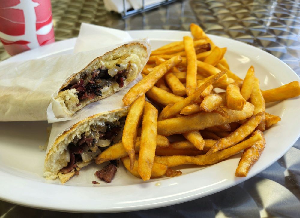 CROSSROADS DELI & GRILL - Updated August 2025 - 21 Photos & 18 Reviews ...