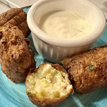 LADY R BISTRO - Updated May 2025 - 213 Photos & 129 Reviews - 27192 Sun ...