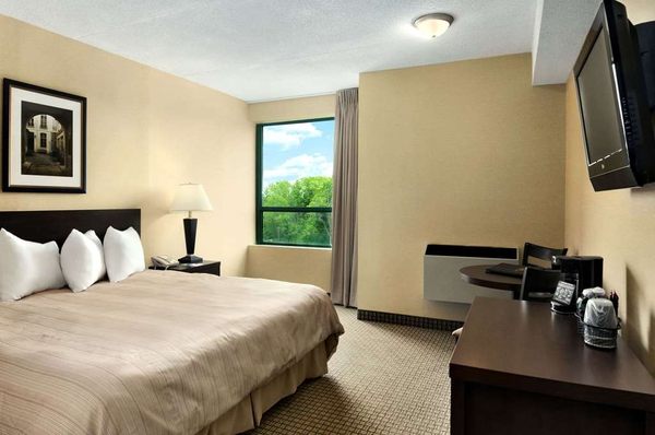 DAYS INN-LUNDY’S LANE RESORT - Updated October 2025 - 17 Photos & 25 ...