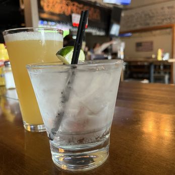 LUCKY FOOLS PUB - Updated December 2025 - 284 Photos & 443 Reviews - 75 ...