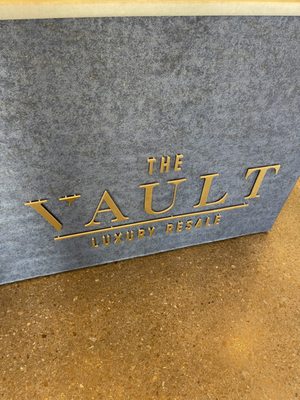 THE VAULT LUXURY RESALE - Updated November 2024 - 61 Photos & 46 ...
