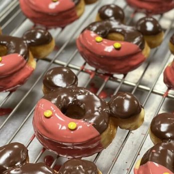 MOON DONUTS - Updated October 2025 - 691 Photos & 465 Reviews - 1000 ...