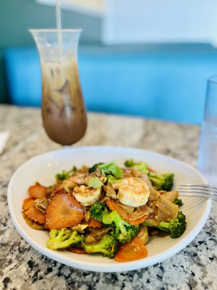 SIMPLY FRESH THAI - Updated May 2024 - 169 Photos & 85 Reviews - 1550 E ...