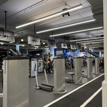 GOLD’S GYM - NORTHRIDGE - Updated December 2025 - 116 Photos & 294 ...